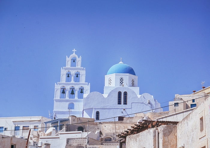 Σαντορίνη (Θήρα):Πλήρης οδηγός για το ταξίδι σας στο ηφαιστειακό νησί!